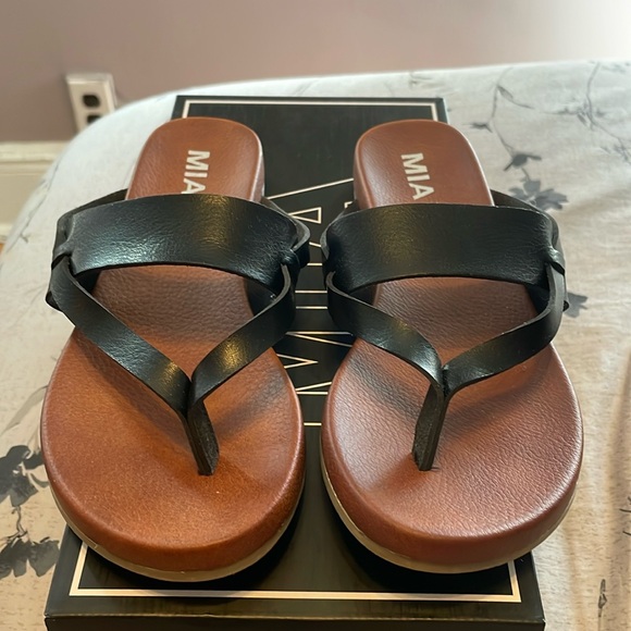 MIA | Shoes | Mia Black Sandals Size 6 | Poshmark